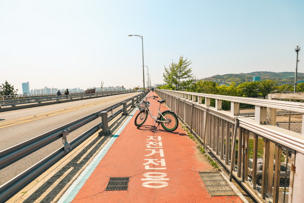 Exploring Seoul on Two Wheels: 5 Scenic Ddareungi Routes